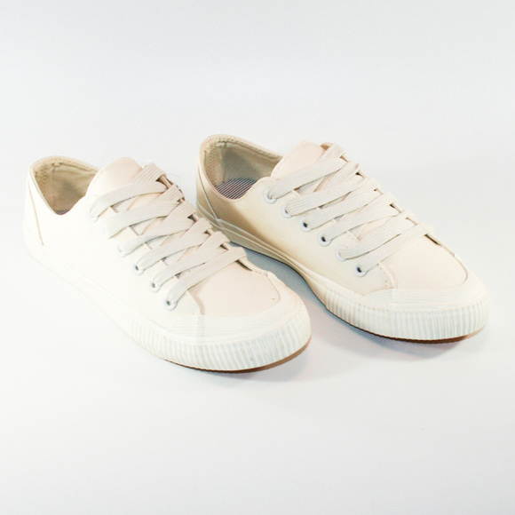 Universal Thread | Shoes | New Universal Thread Mandy Canvas Sneakers ...